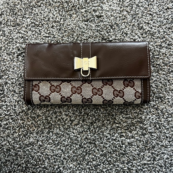 Gucci | Bags | Authentic Vintage Gucci Wallet | Poshmark